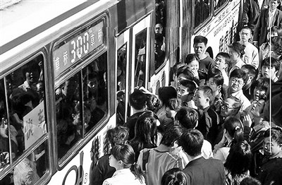 三环公交客流逐年下降 300路从挤爆到“变空”-新闻中心-温州网