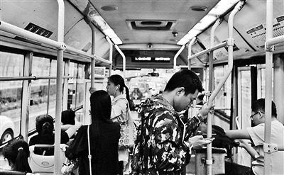 三环公交客流逐年下降 300路从挤爆到“变空”-新闻中心-温州网